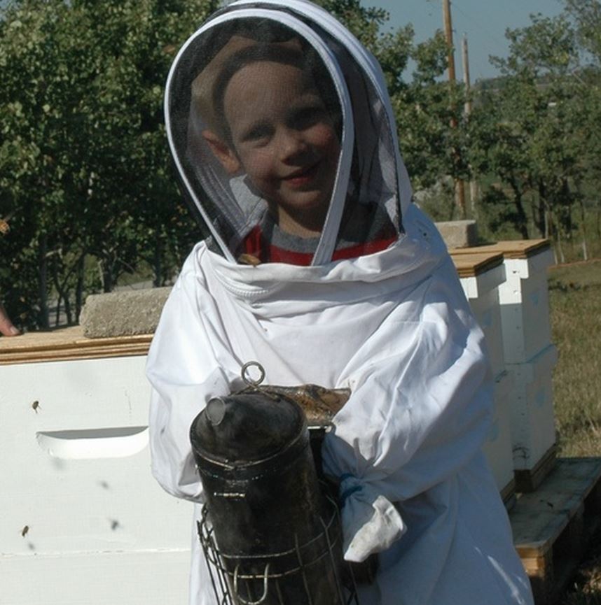 Smokers, beware: Smoke or no smoke? | Bad Beekeeping Blog